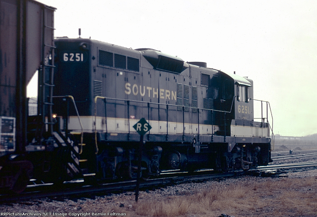 Southern Railway GP9 #6251, delivering interchange to Illinois Central Gulf from #71's train ...